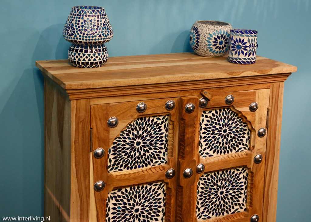 Hippe ibiza india stijl houten kast, bohemian stijl en kleurrijk wonen
