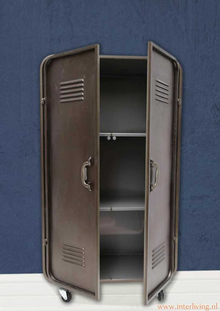 Vintage industriële lockerkast in donker brass metaal - op wieltjes