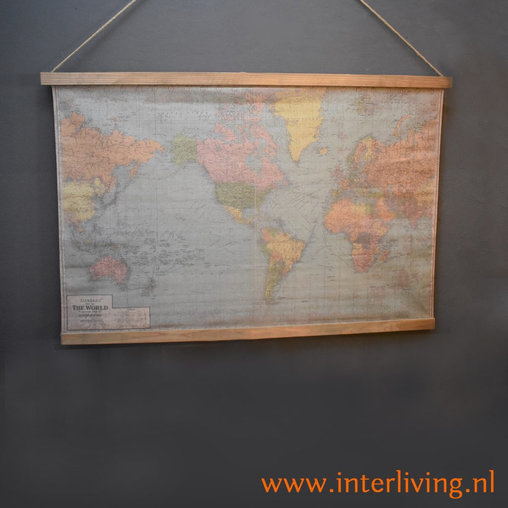 Textiel poster met vintage wereldkaart in retro stijl op canvas