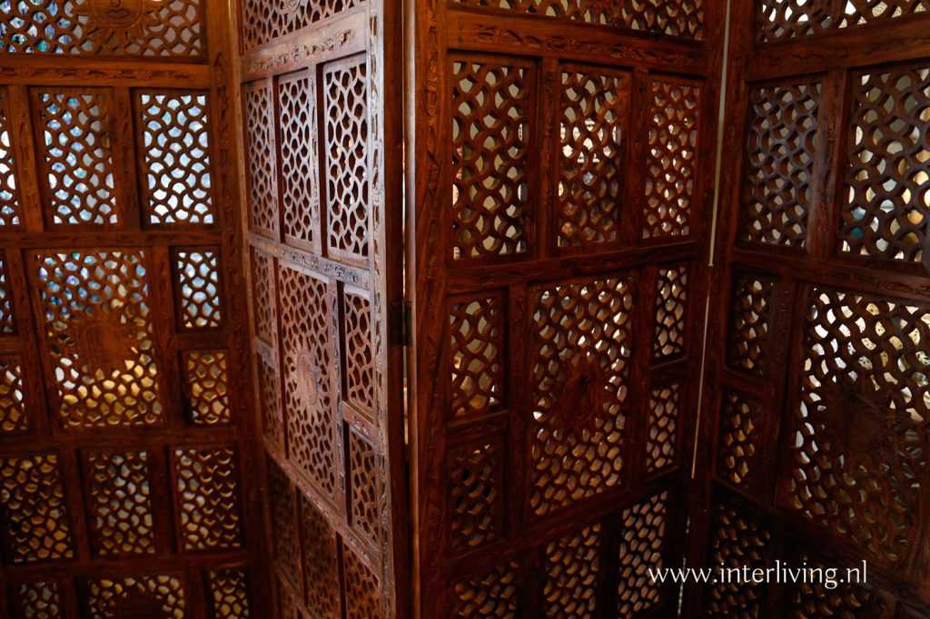 Oosters kamerscherm of roomdivider van hout uit India met houtsnijwerk
