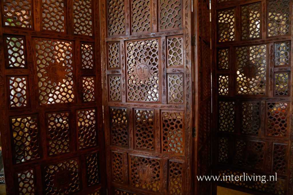 Oosters kamerscherm of roomdivider van hout uit India met houtsnijwerk